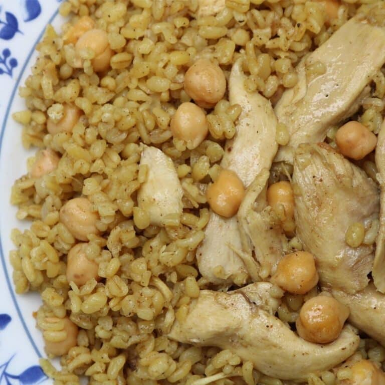 Bulgur Chickpea Pilaf with Chicken (Burghul Bidfeen) - Zaatar and Zaytoun